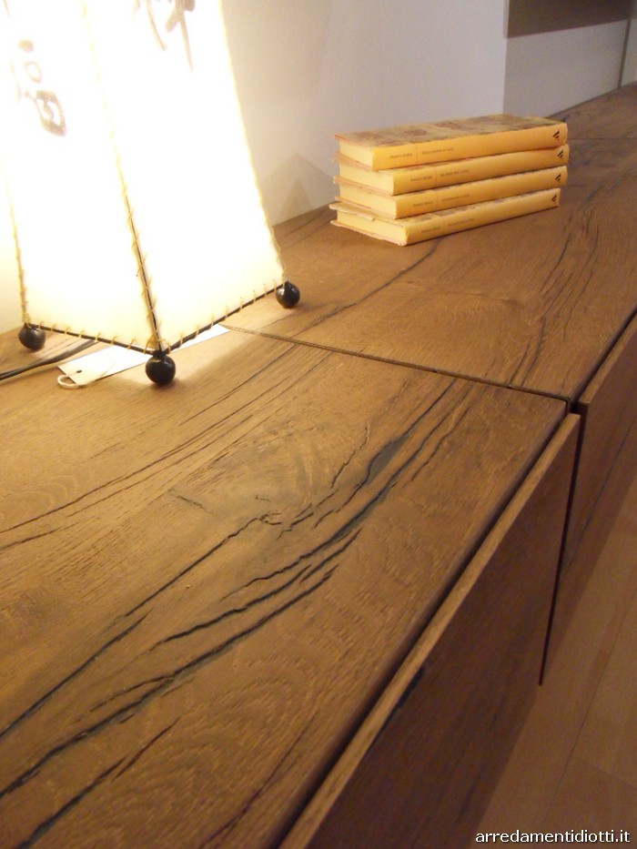 I materiali da cui prendono forma i soggiorni sono totalmente naturali ...